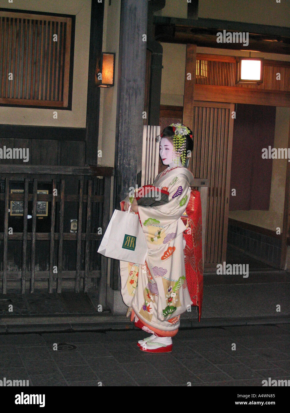 Geisha portrait japan street hi-res stock photography and images - Alamy