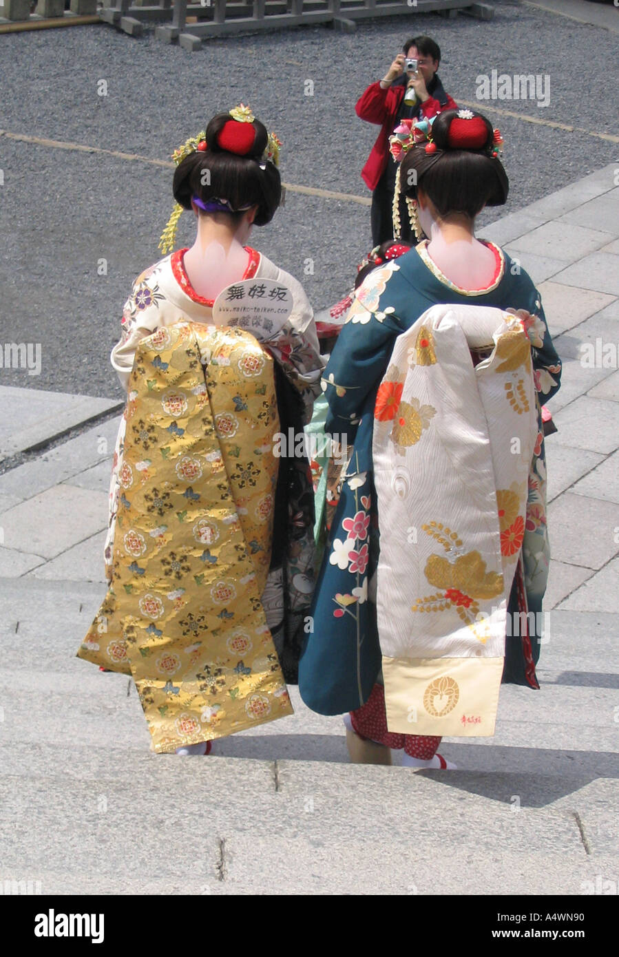 Geisha Pose for Japanese tourist. Gion Japan Stock Photo - Alamy