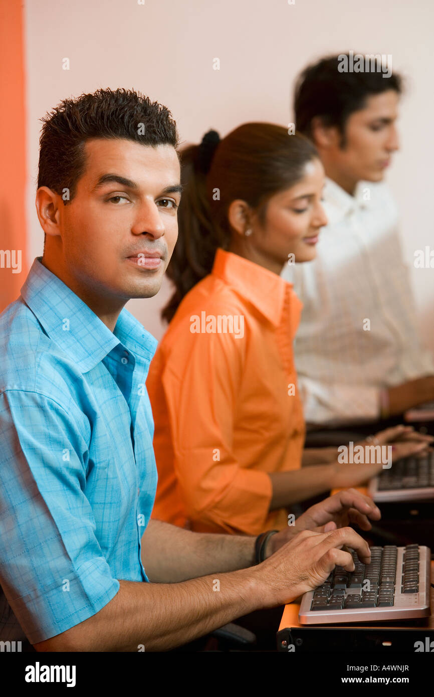 Office computers india hi-res stock photography and images - Alamy