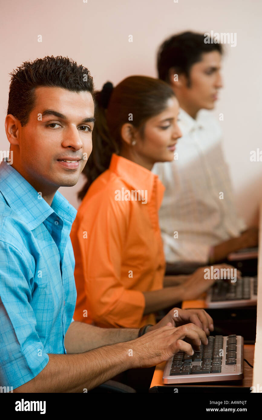 Office computers india hi-res stock photography and images - Alamy