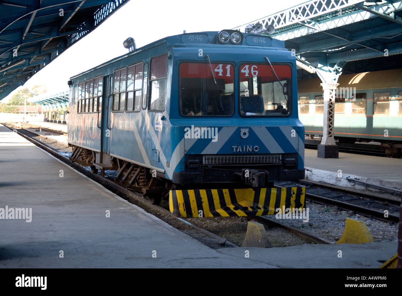 Commuter train in the train station of Havana,Cuba Stock Photo - Alamy
