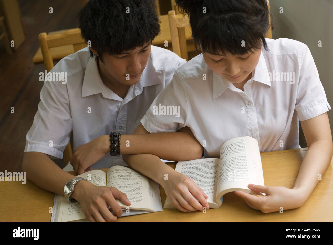 Linking arm hi-res stock photography and images - Alamy