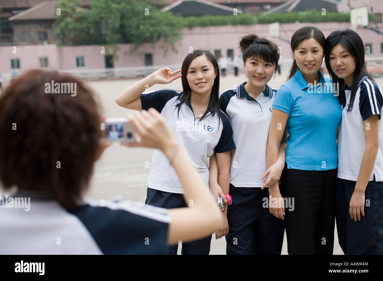 Group picture with teacher hi-res stock photography and images - Alamy