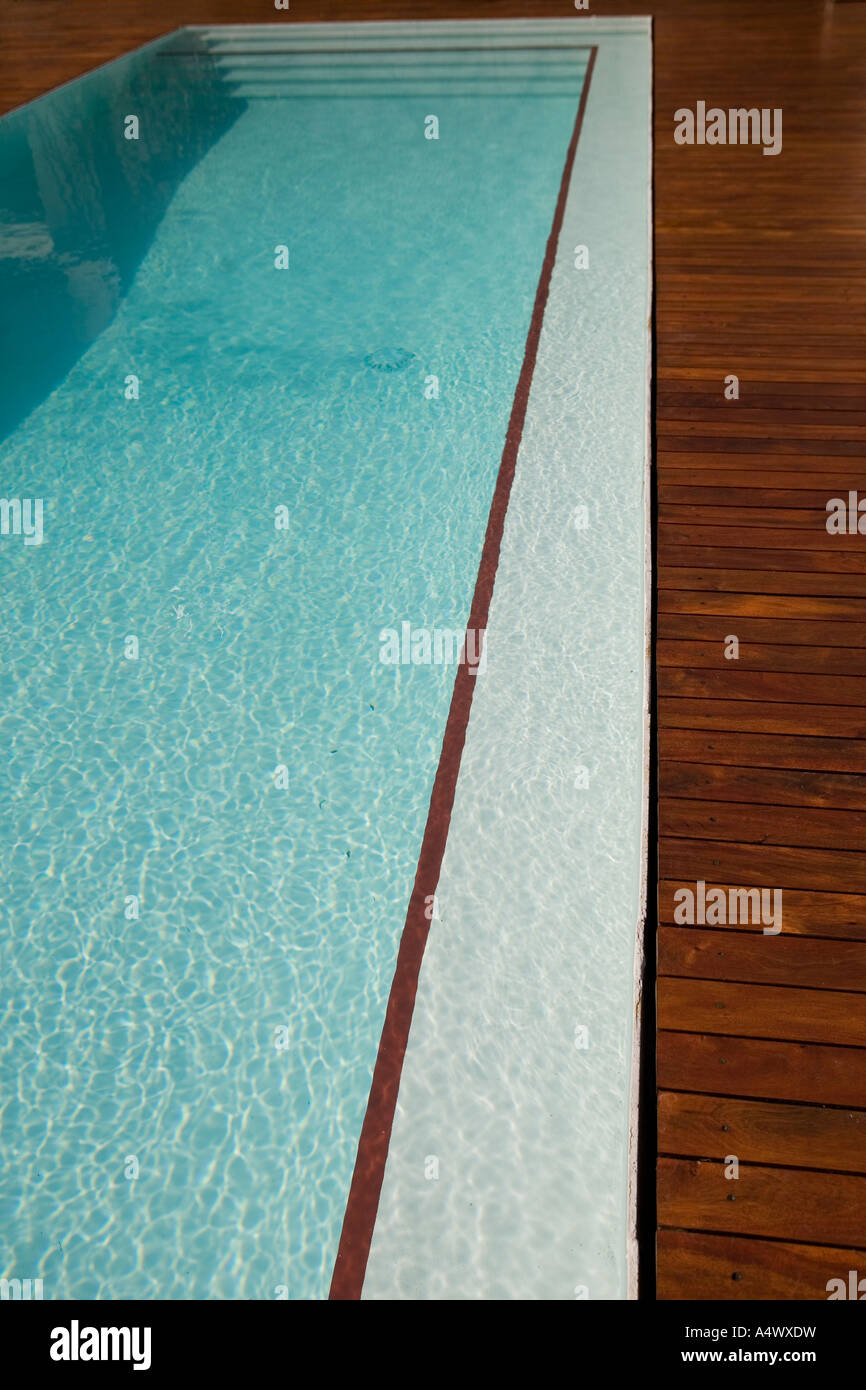 Shelf in swimming pool Stock Photo - Alamy