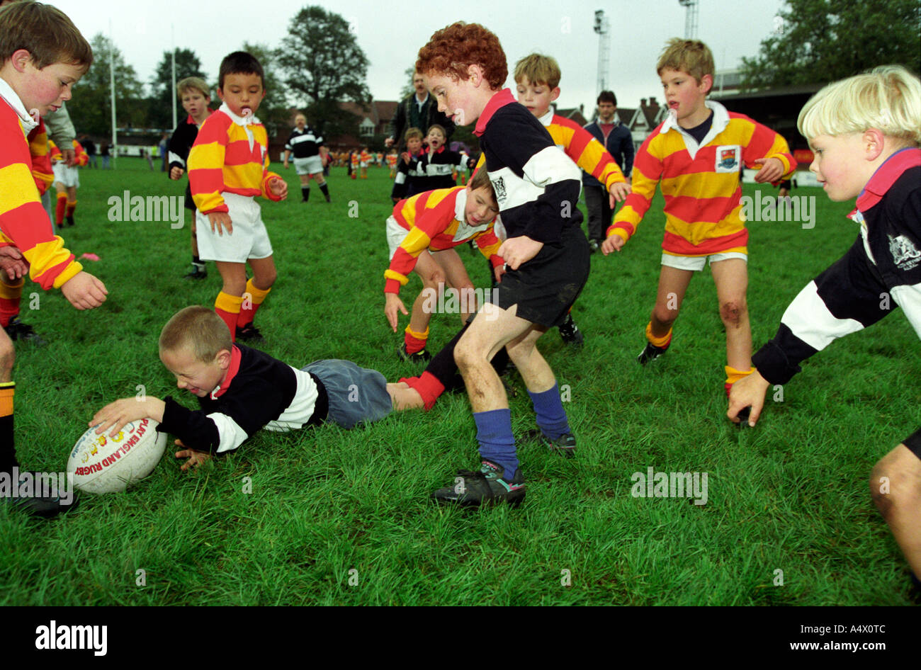 Kids playing rugby hi-res stock photography and images - Alamy