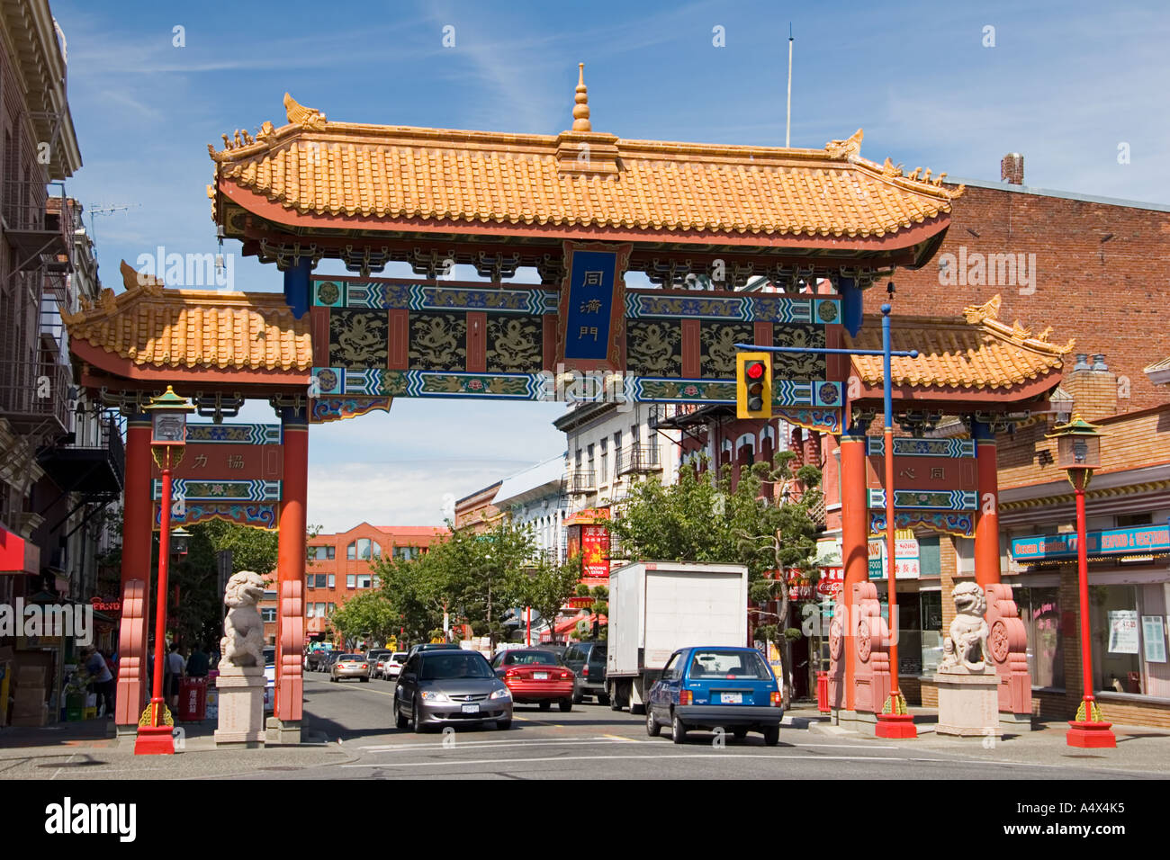 Chinatown gateway victoria canada hi-res stock photography and images ...
