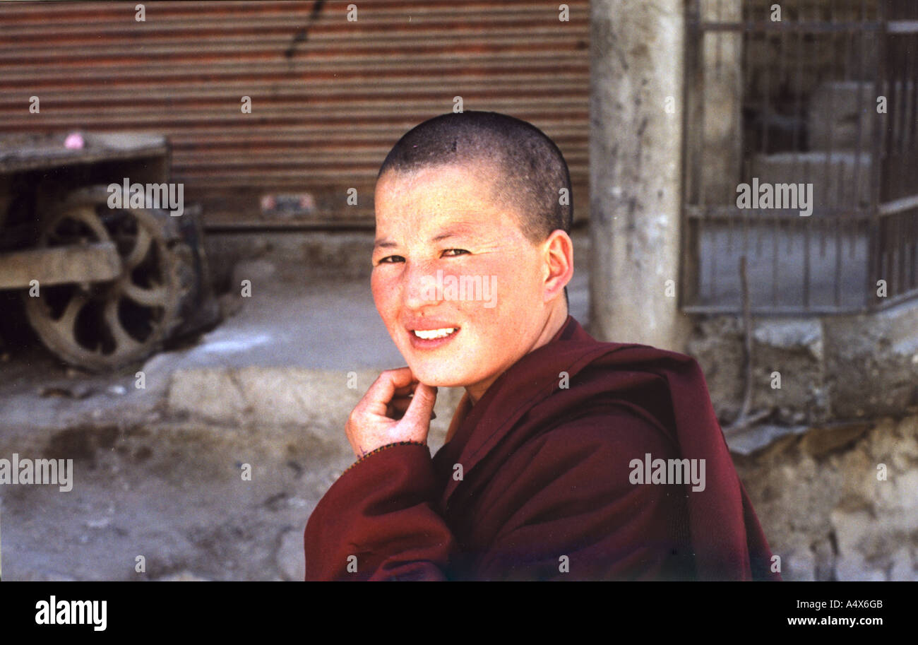 Portrait of a female Buddhist monk Stock Photo - Alamy