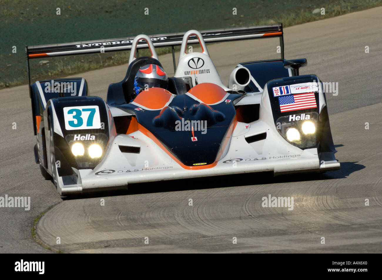 Lola B05/40/AER driven by Clint and Jon Field at the 2005 American Le ...