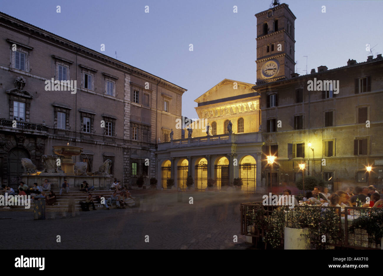 Piazza Santa Maria in Trastevere Stock Photo - Alamy