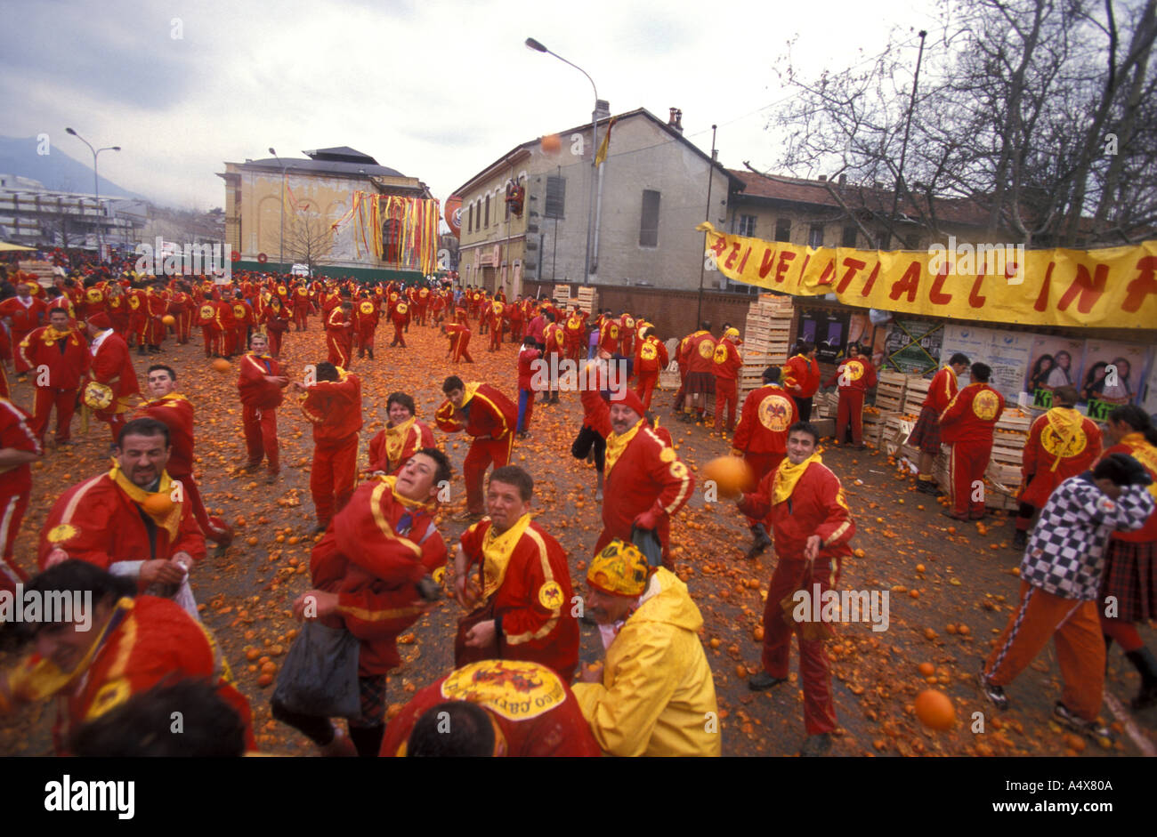 Battle of the oranges Stock Photo - Alamy