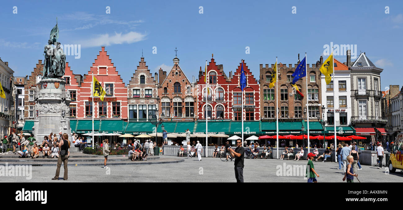 Crowded main pedestrian square hi-res stock photography and images - Alamy