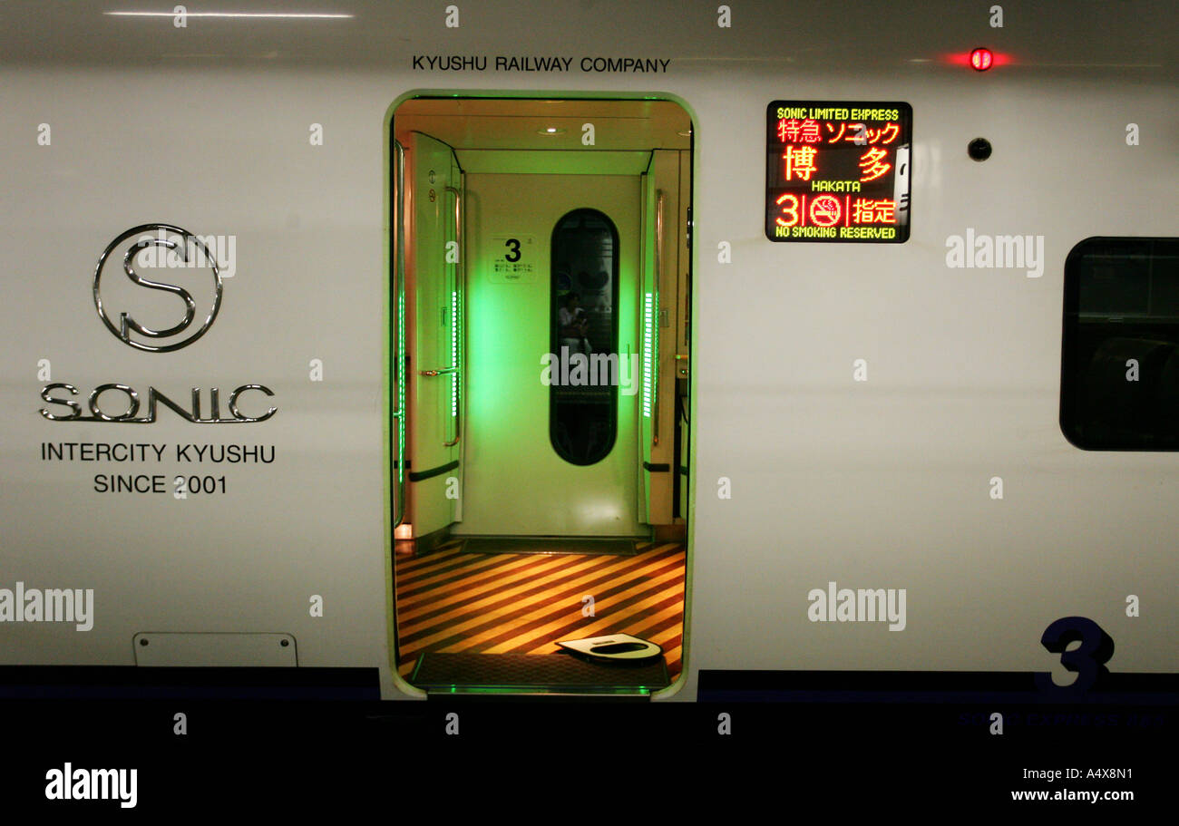 JR Sonic Train Somic Limited Express to Hakata from Kokura Kyushu ...