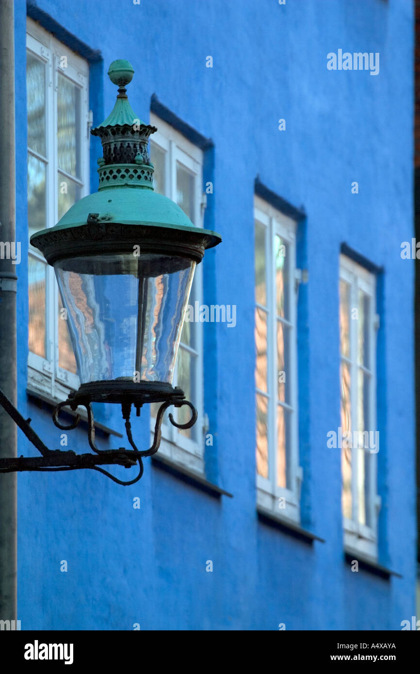 Streetlight storefront hi-res stock photography and images - Alamy