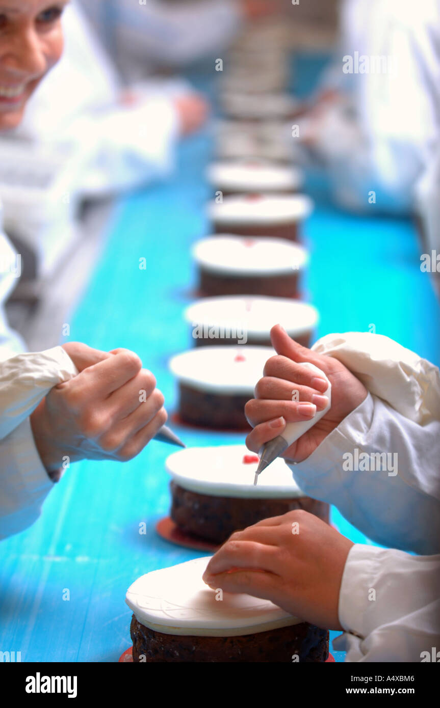 Supermarket workers at christmas hi-res stock photography and images ...