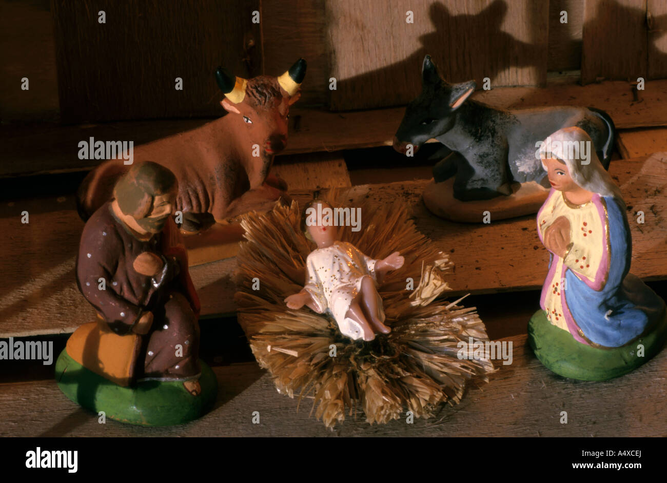 Nativity scene ornaments hi-res stock photography and images - Alamy