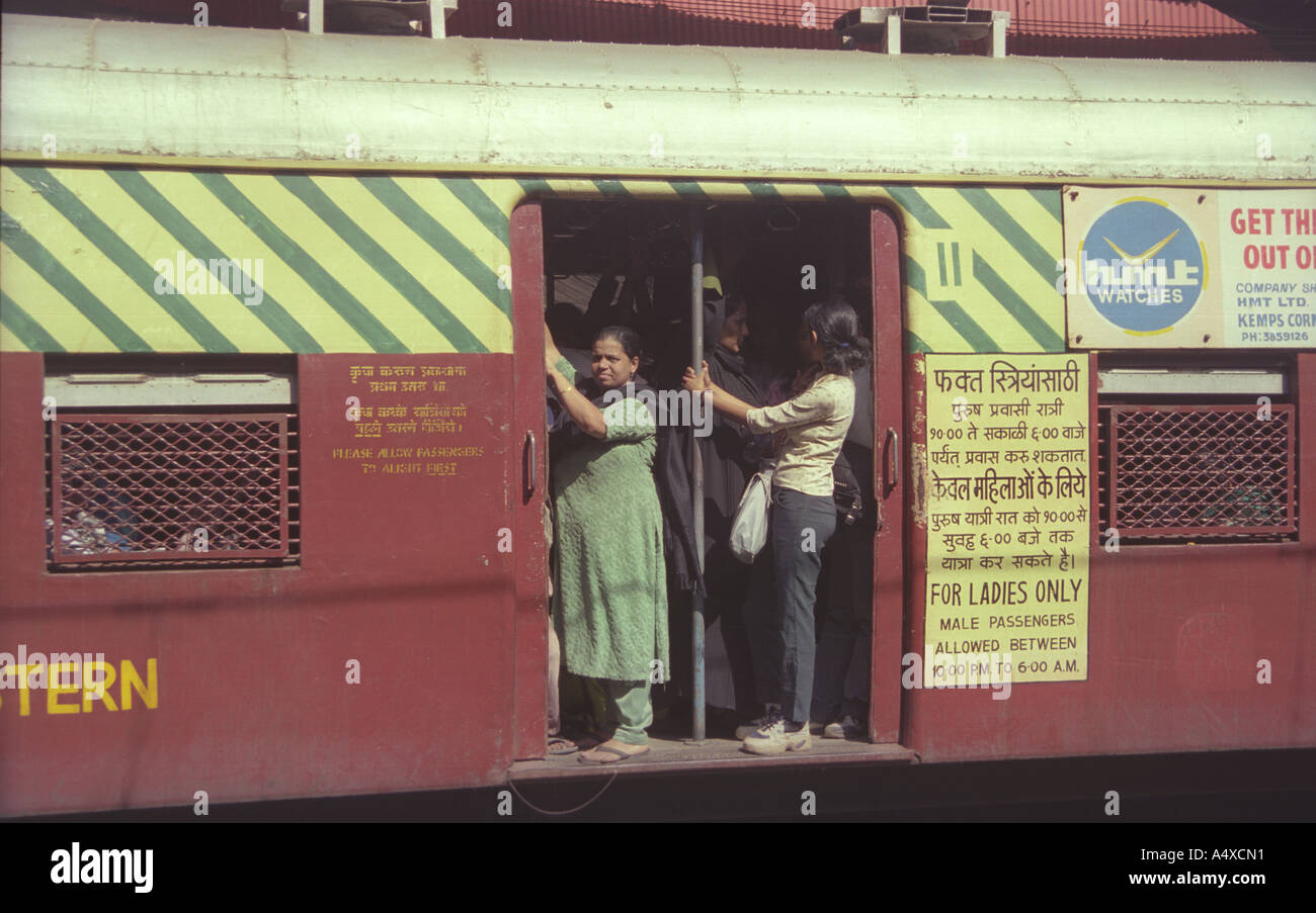Mumbai local train hi-res stock photography and images - Alamy