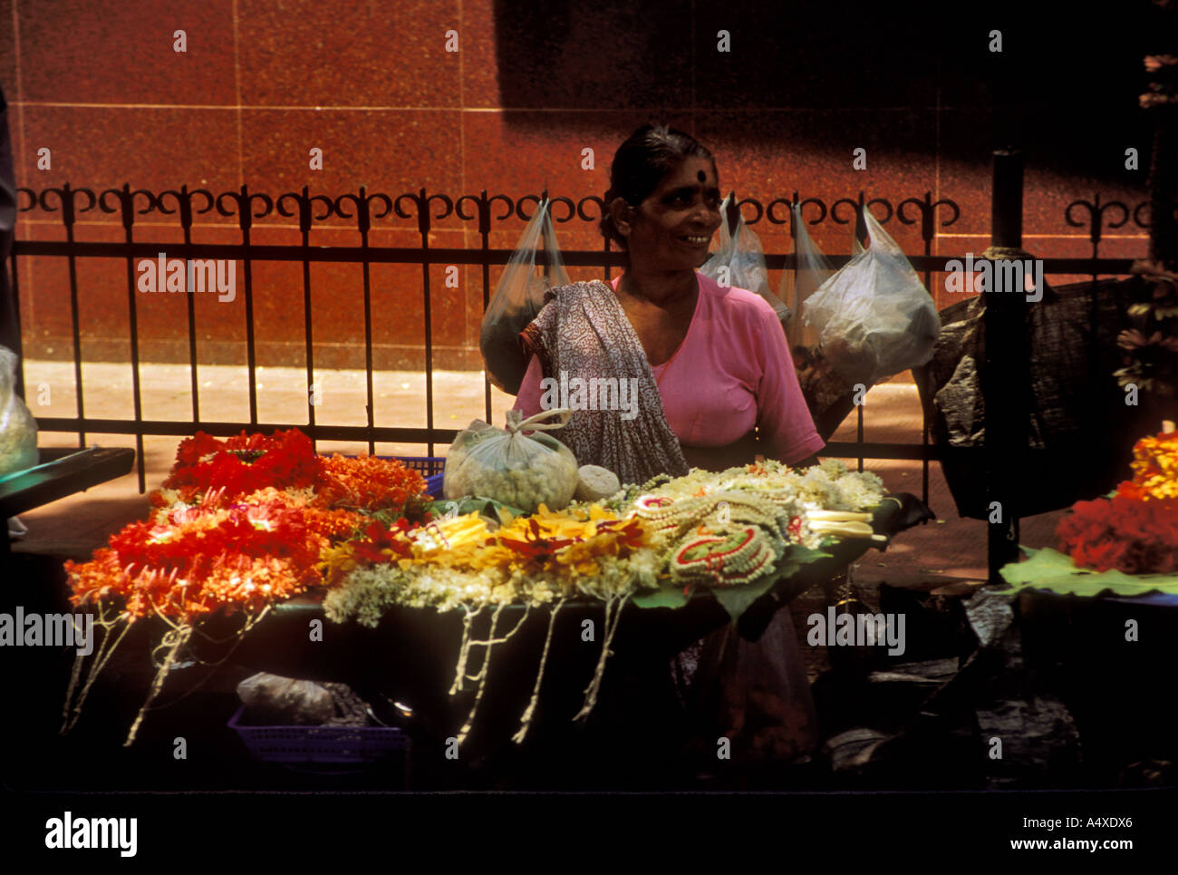 Women selling flowers hi-res stock photography and images - Alamy