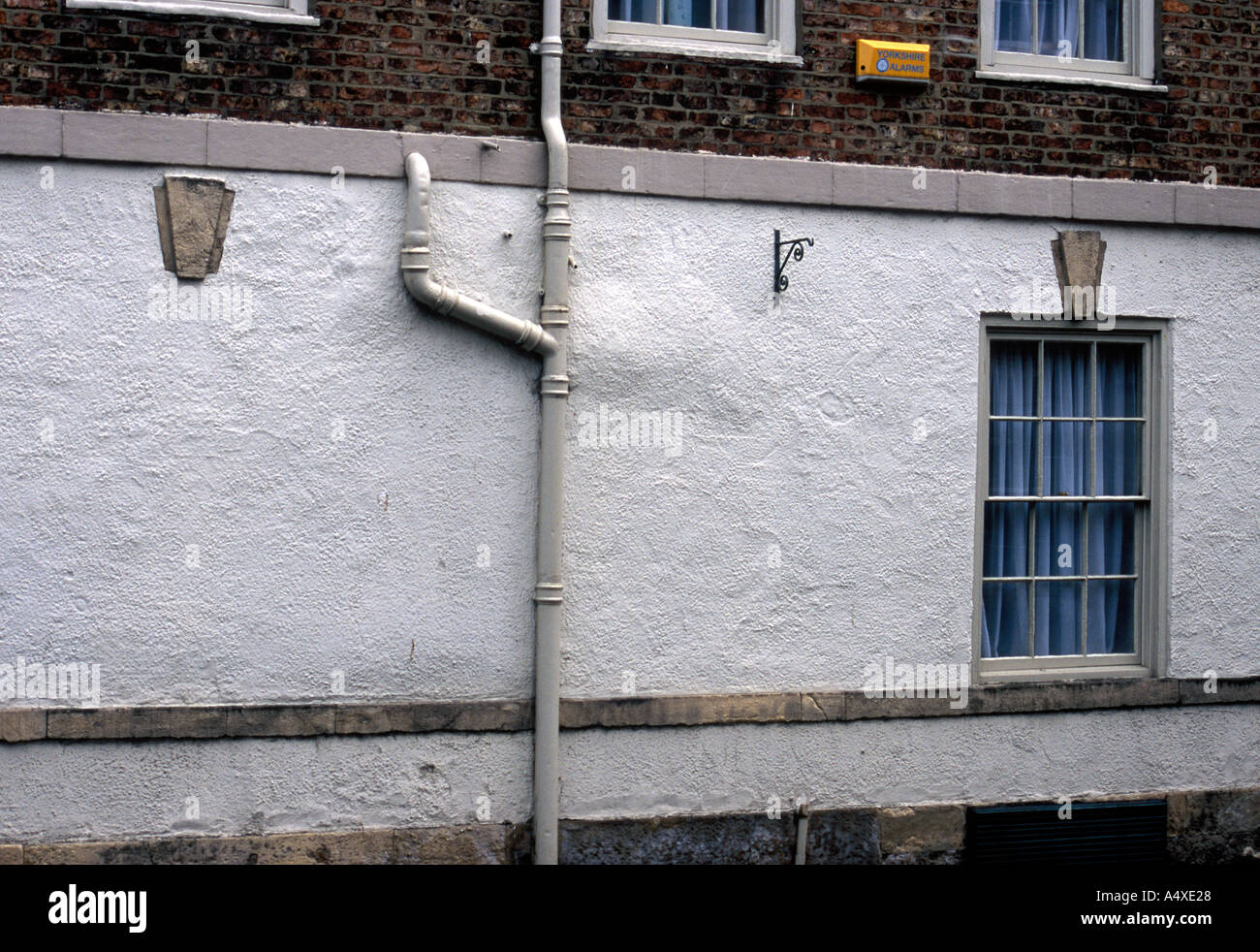 BUILDING ARCHAEOLOGY The keystone reveals the existence of a former ...