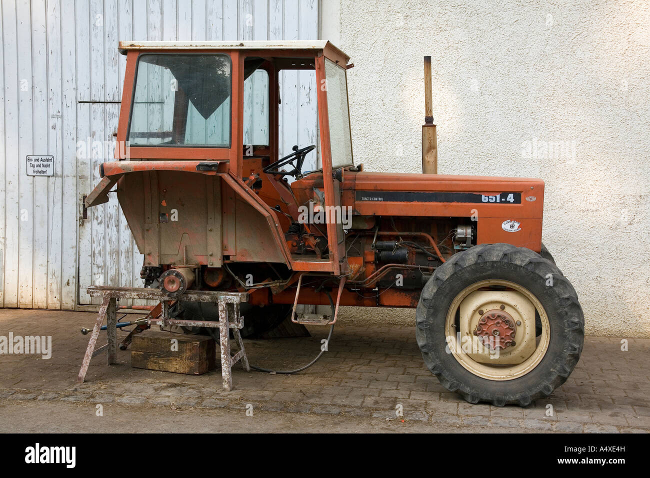 A tractor with a missing wheel Stock Photo - Alamy