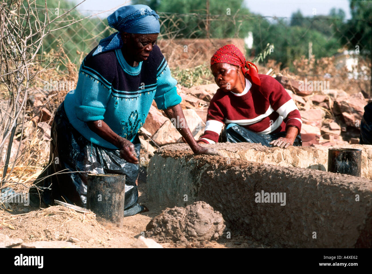 Traditional mud wall construction Stock Photo - Alamy