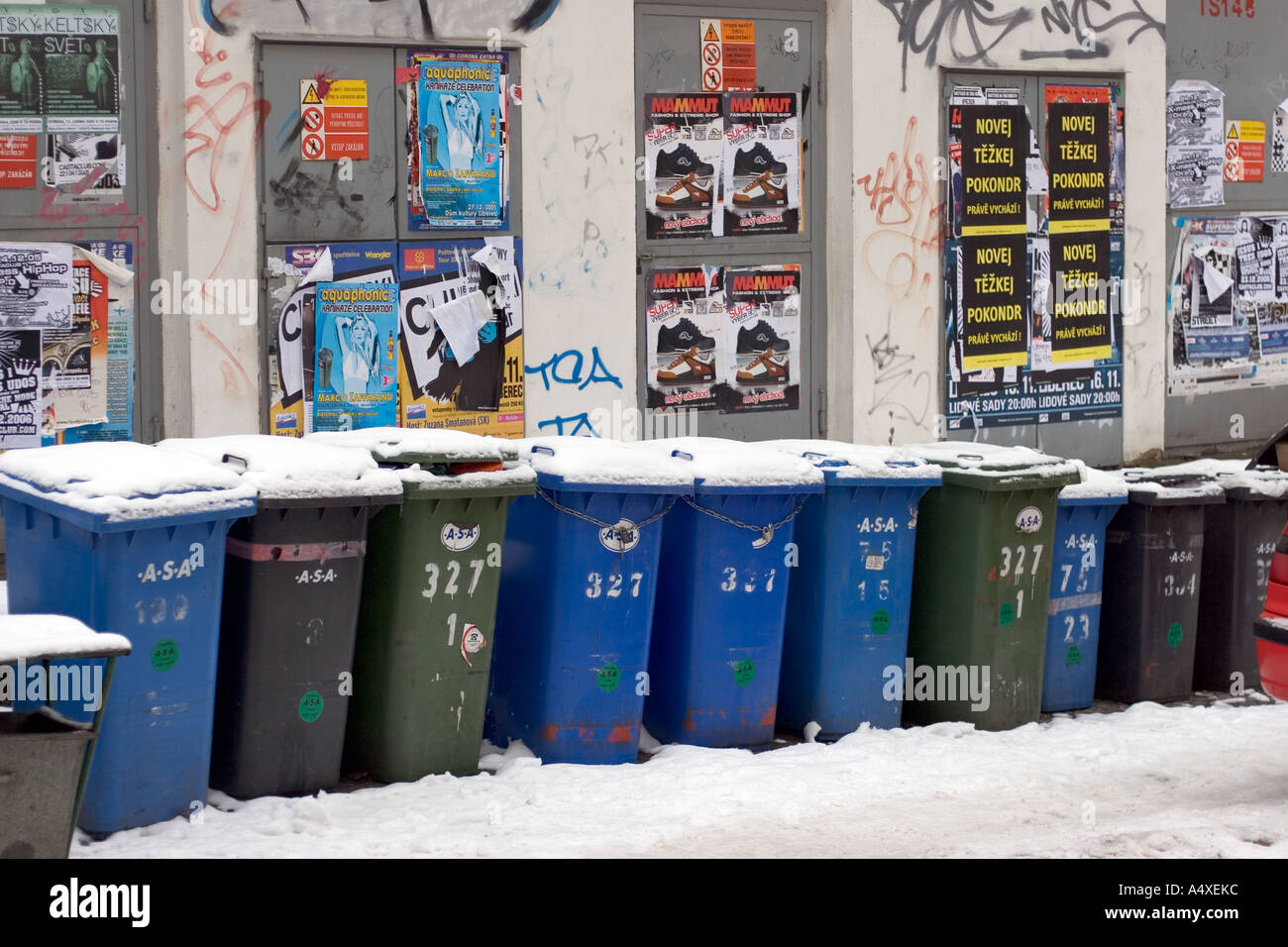 Historical trash cans hi-res stock photography and images - Alamy