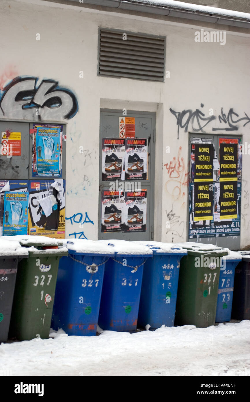 Historical trash cans hi-res stock photography and images - Alamy