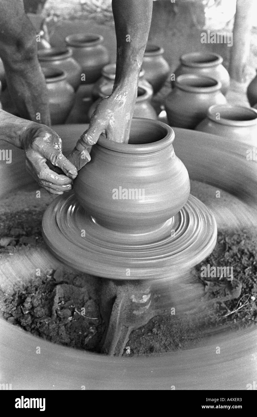 Clay pots kerala hi-res stock photography and images - Alamy