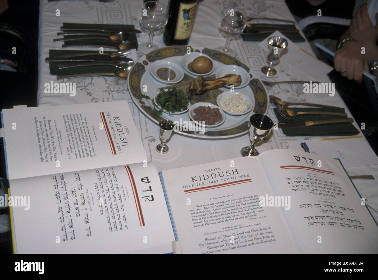Passover table hi-res stock photography and images - Alamy