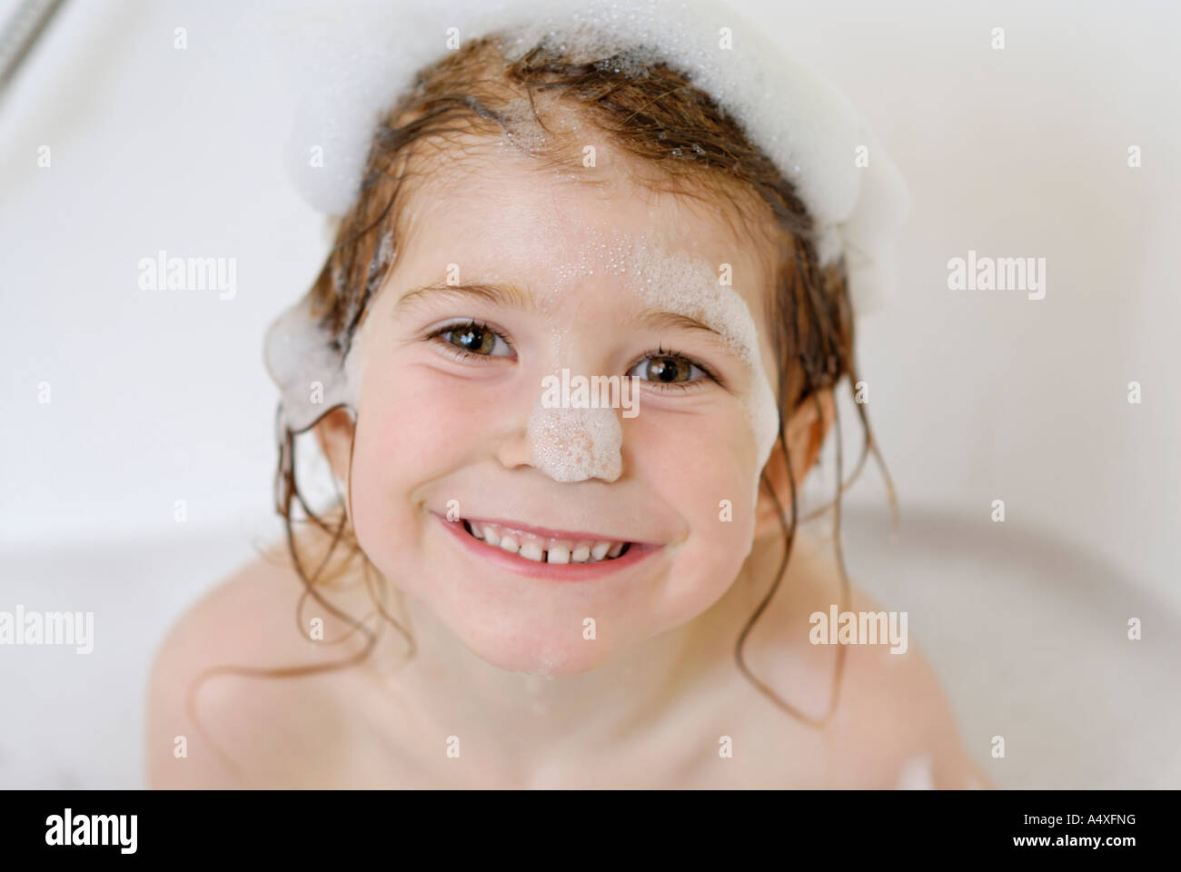 Children indoors bath hi-res stock photography and images - Alamy
