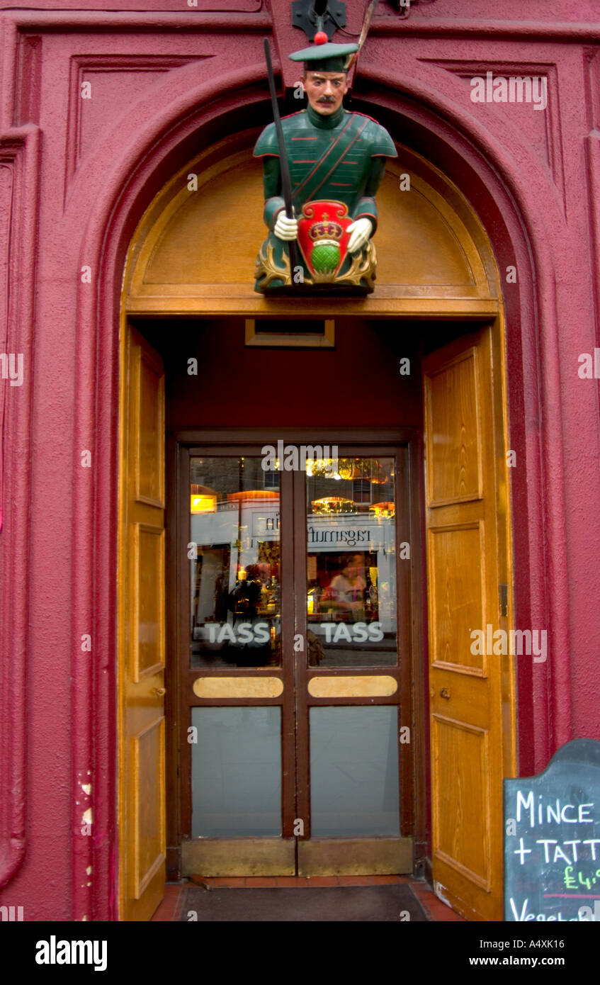 Pub sign above door hi-res stock photography and images - Alamy