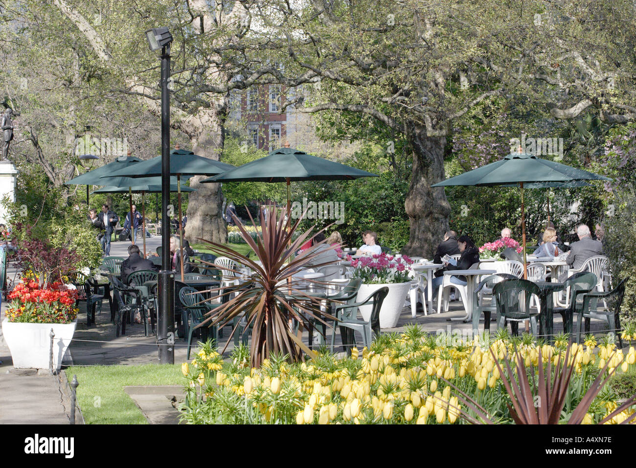 London spring embankment hi-res stock photography and images - Alamy