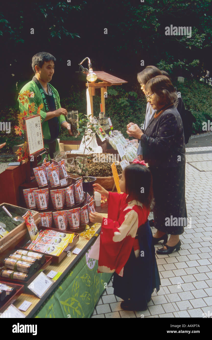 Japan Tokyo tea stall Stock Photo - Alamy