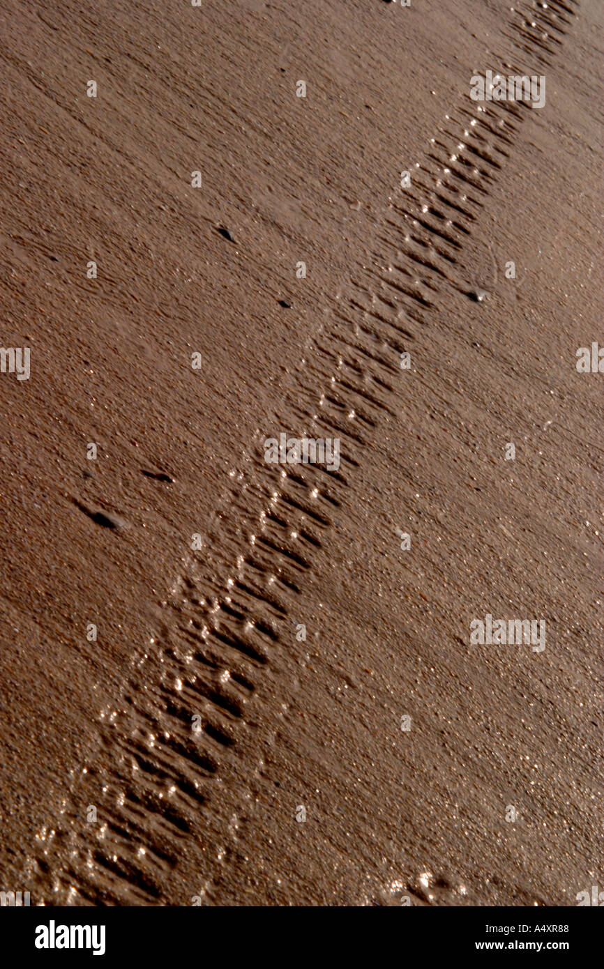 Left track hi-res stock photography and images - Alamy