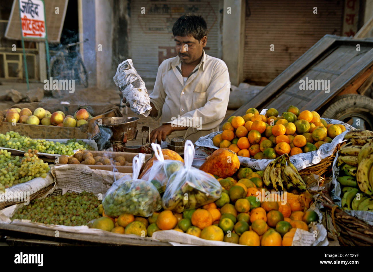 Streetside business hi-res stock photography and images - Alamy
