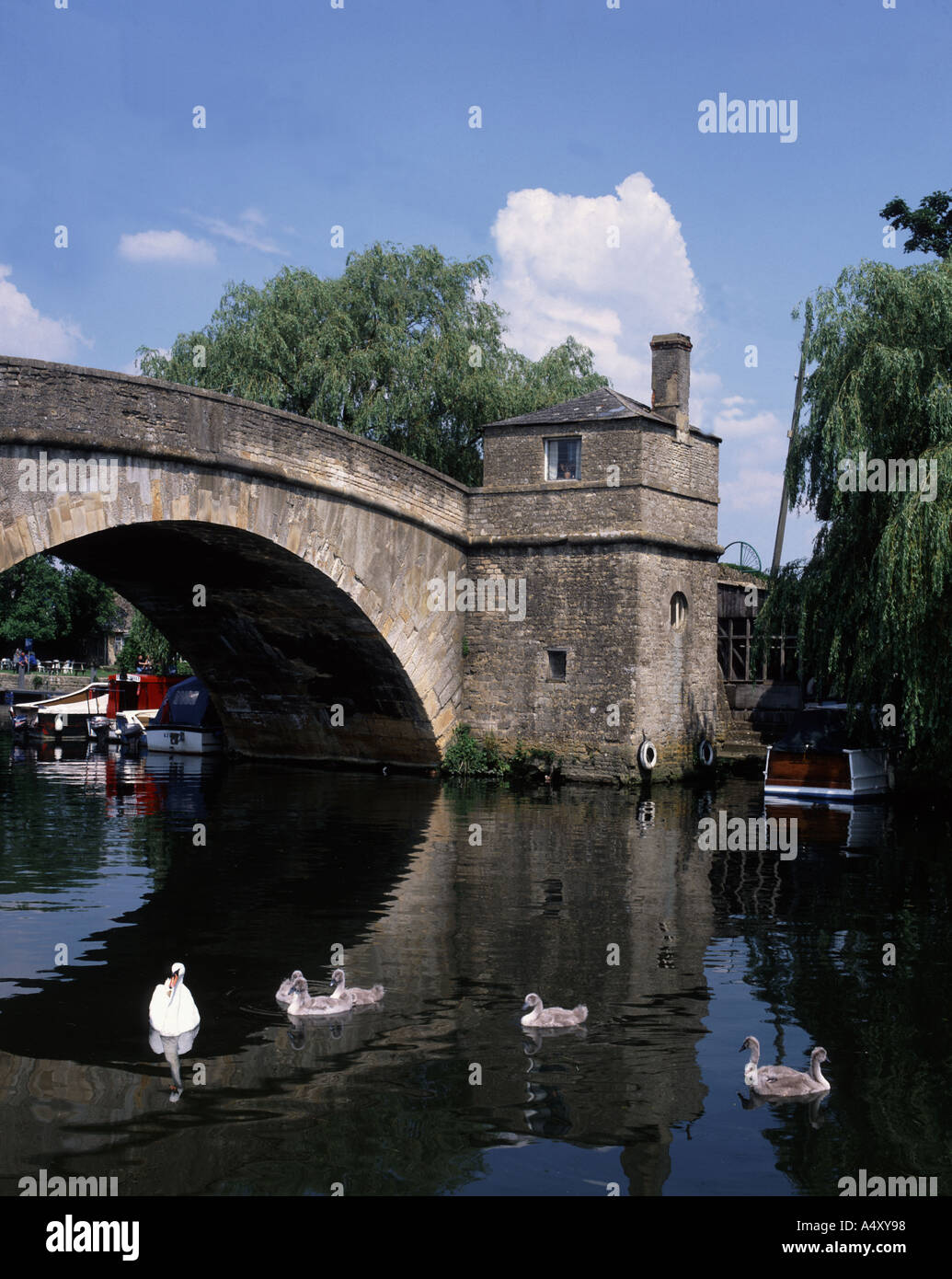 Halfpenny bridge view hi-res stock photography and images - Alamy
