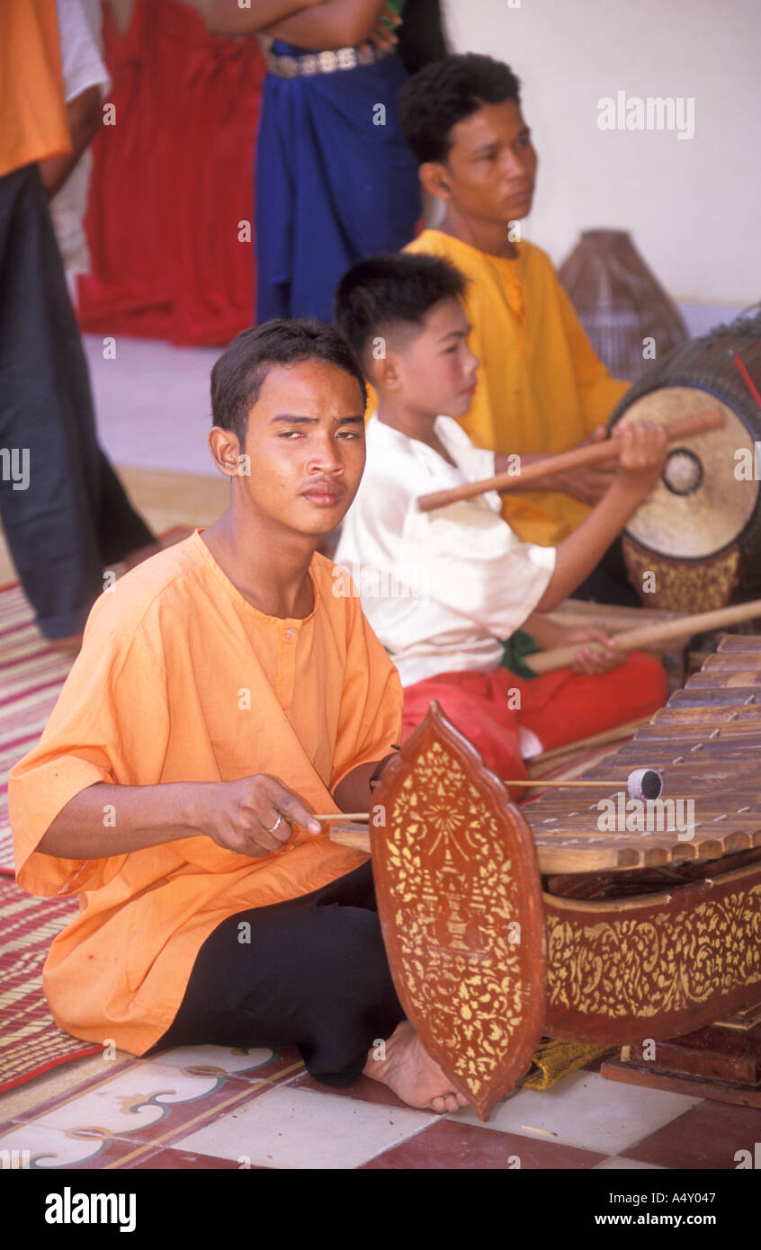 Cambodia Phnom Penh Traditional Music At Silver Pagoda Stock Photo - Alamy