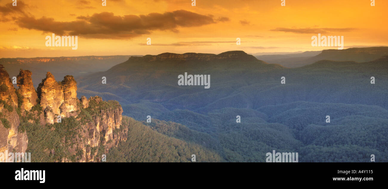 Three Sisters Sunset Blue Mountains NSW Australia Stock Photo - Alamy