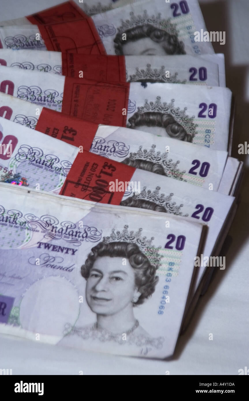 1000 cash and pounds hi-res stock photography and images - Alamy