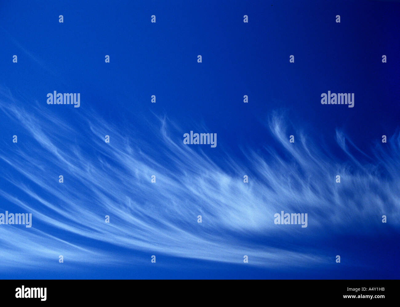 Cirrus cloud formation Stock Photo - Alamy