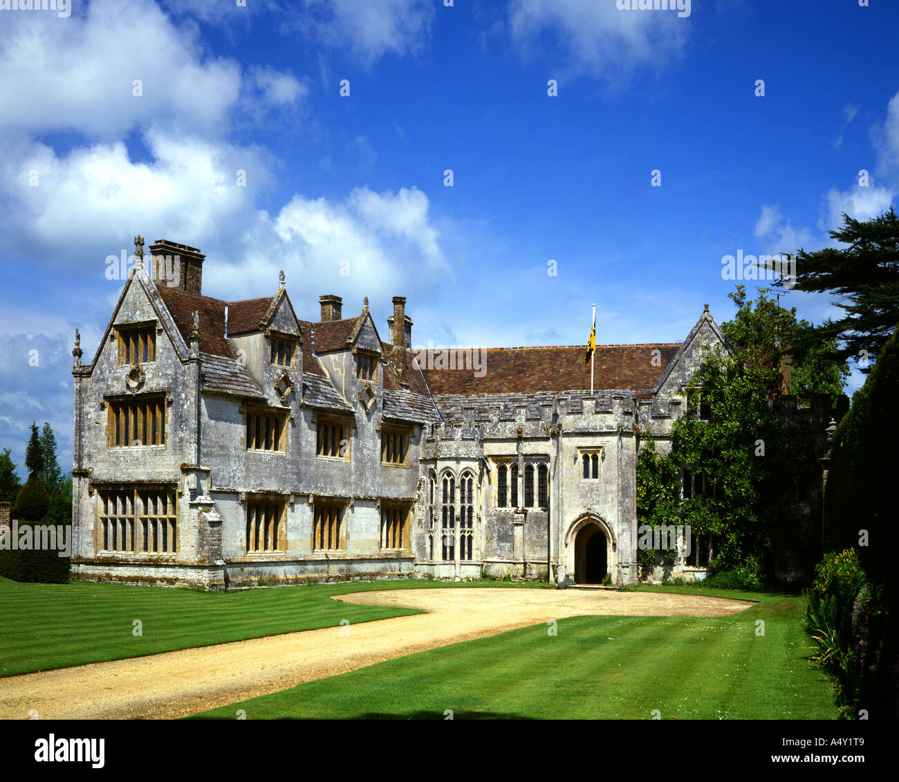 Mediaeval hall hi-res stock photography and images - Alamy