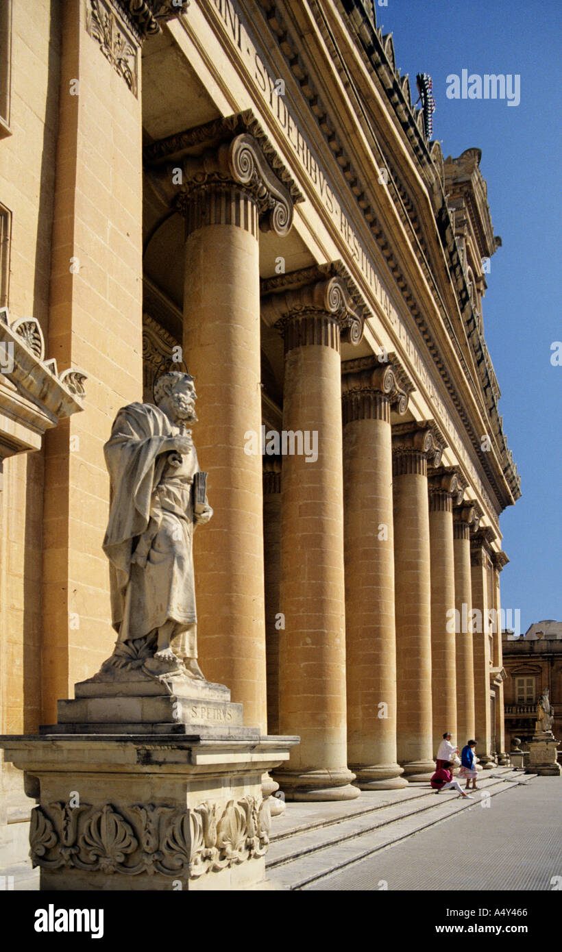 Church pillar pillars hi-res stock photography and images - Alamy
