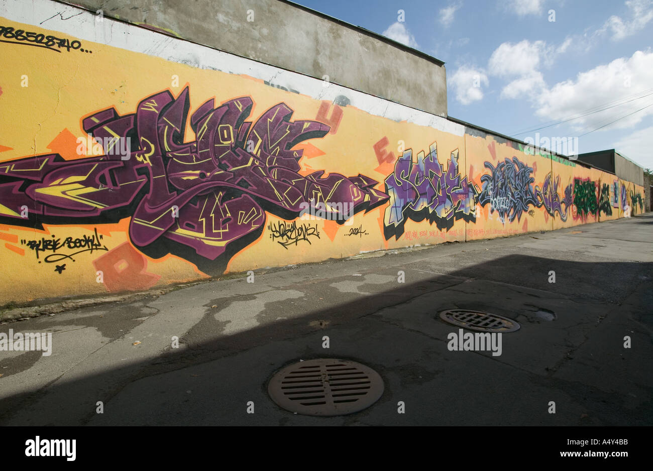 Wall gang hi-res stock photography and images - Alamy