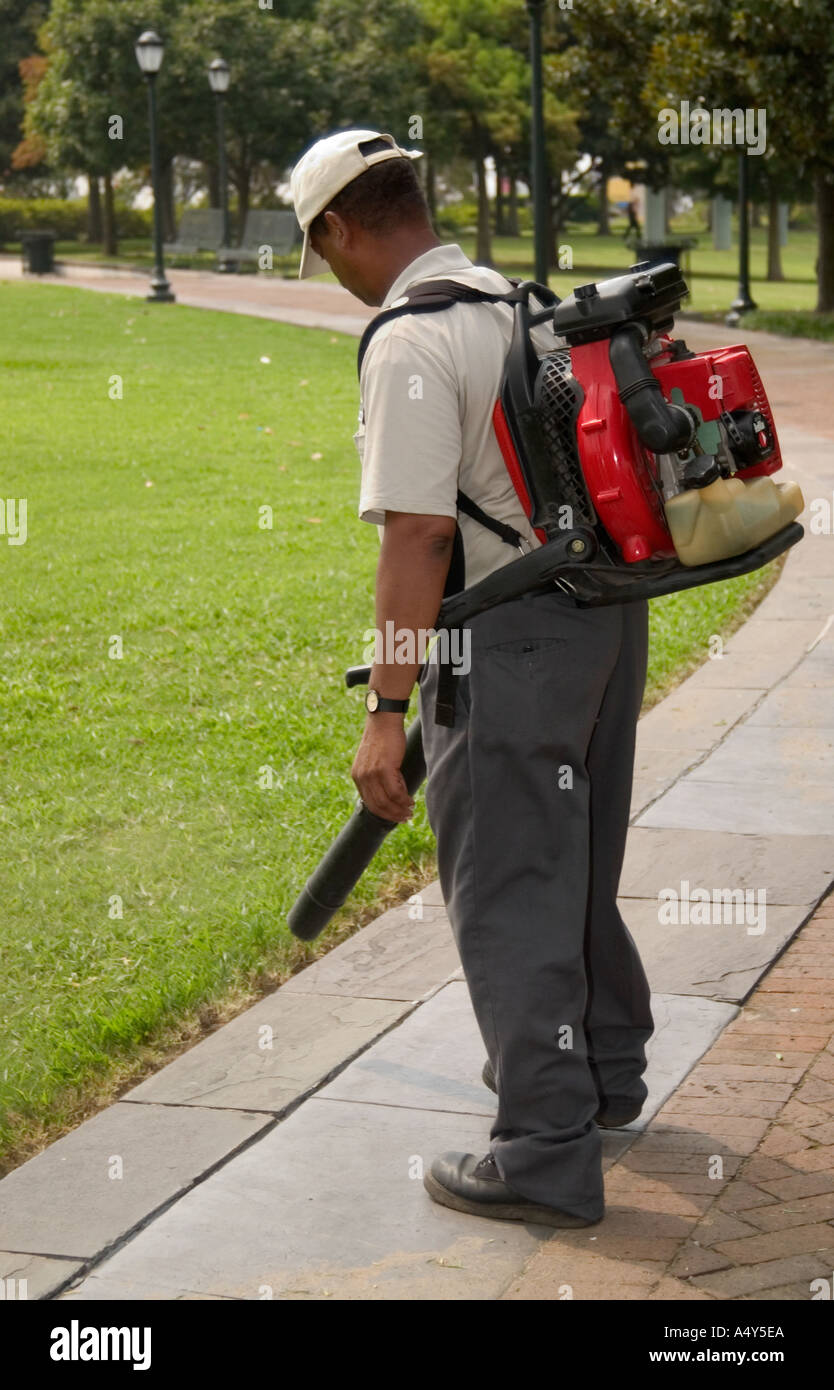 Man using leaf blower hi-res stock photography and images - Alamy
