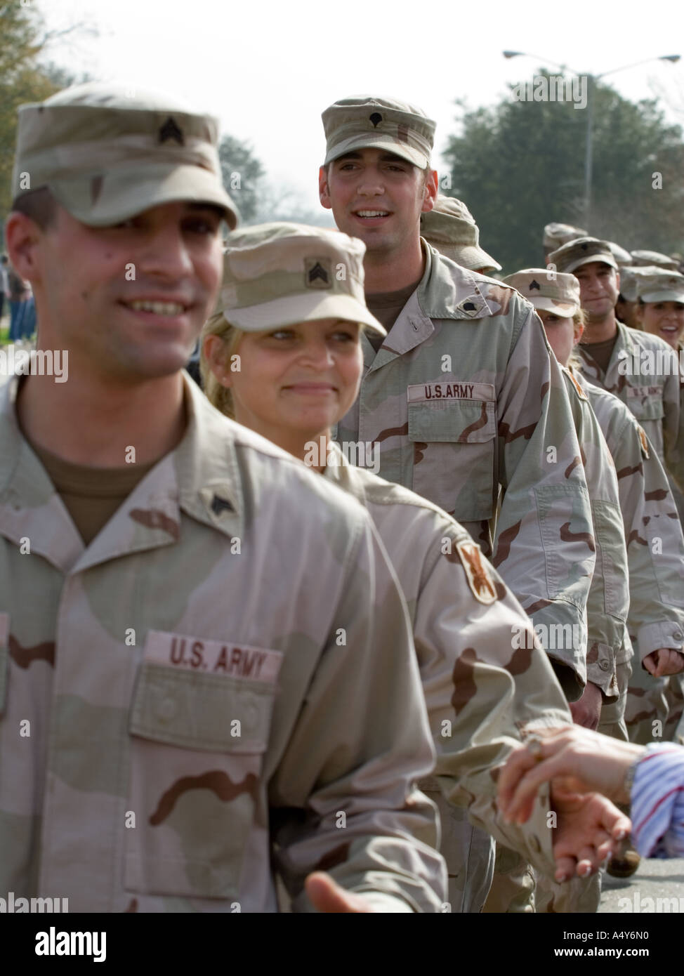 Welcome home troops hi-res stock photography and images - Alamy