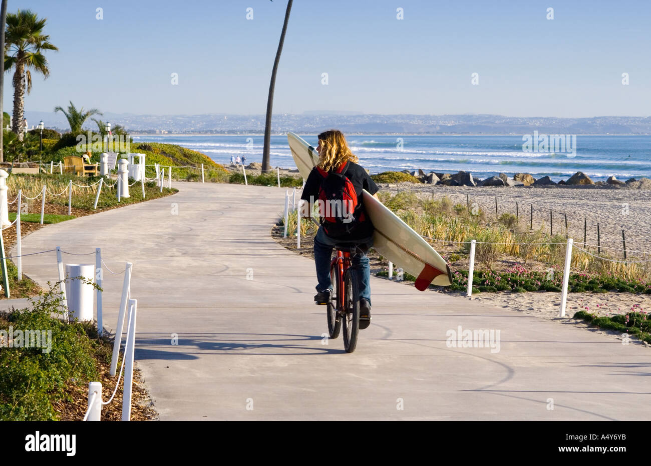 Surfers bicycle hi-res stock photography and images - Alamy