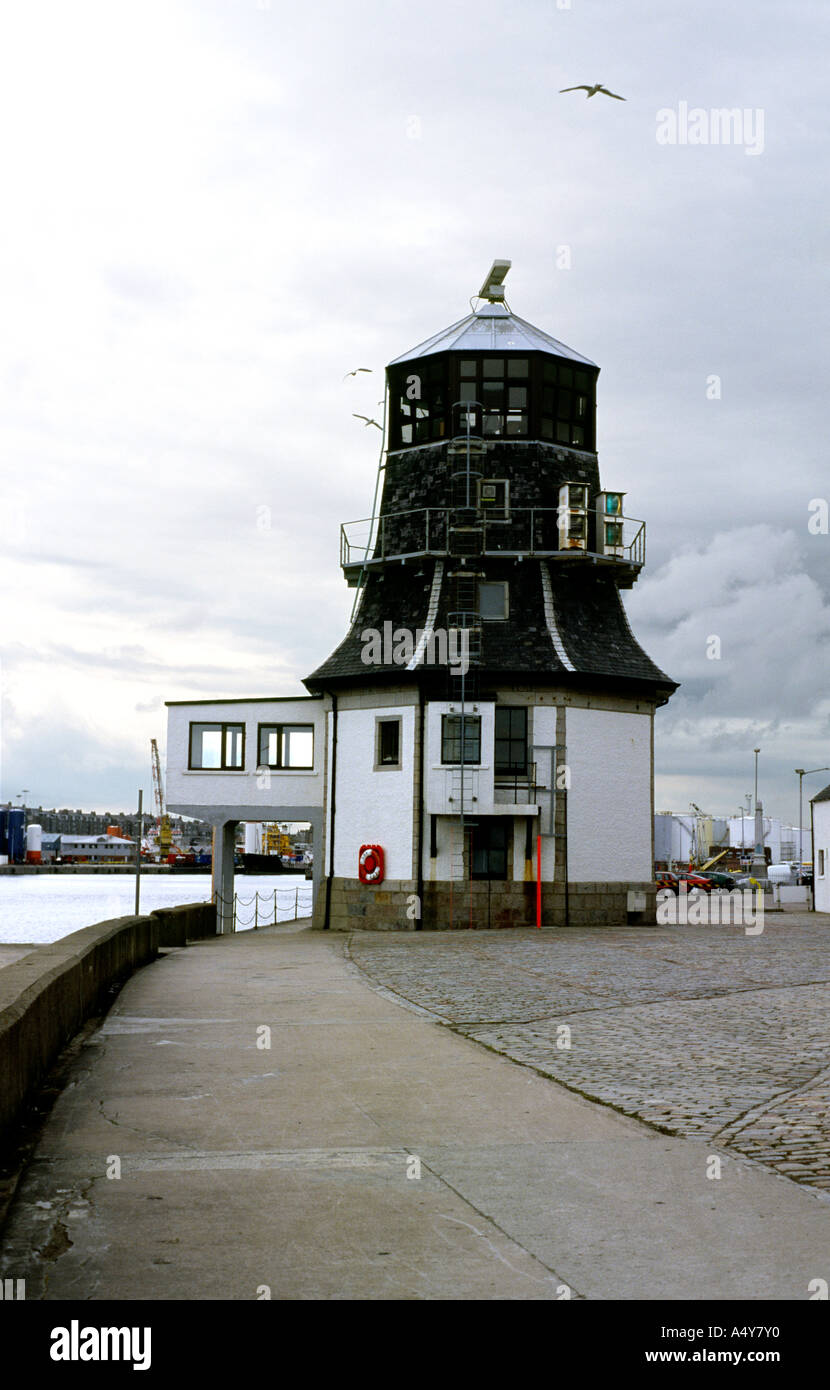 Aberdeen harbour control tower scotland hi-res stock photography and ...