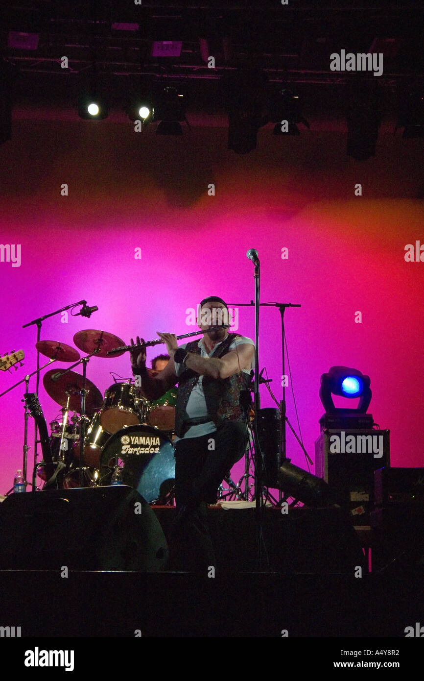 Musicians in concert on hi-res stock photography and images - Alamy