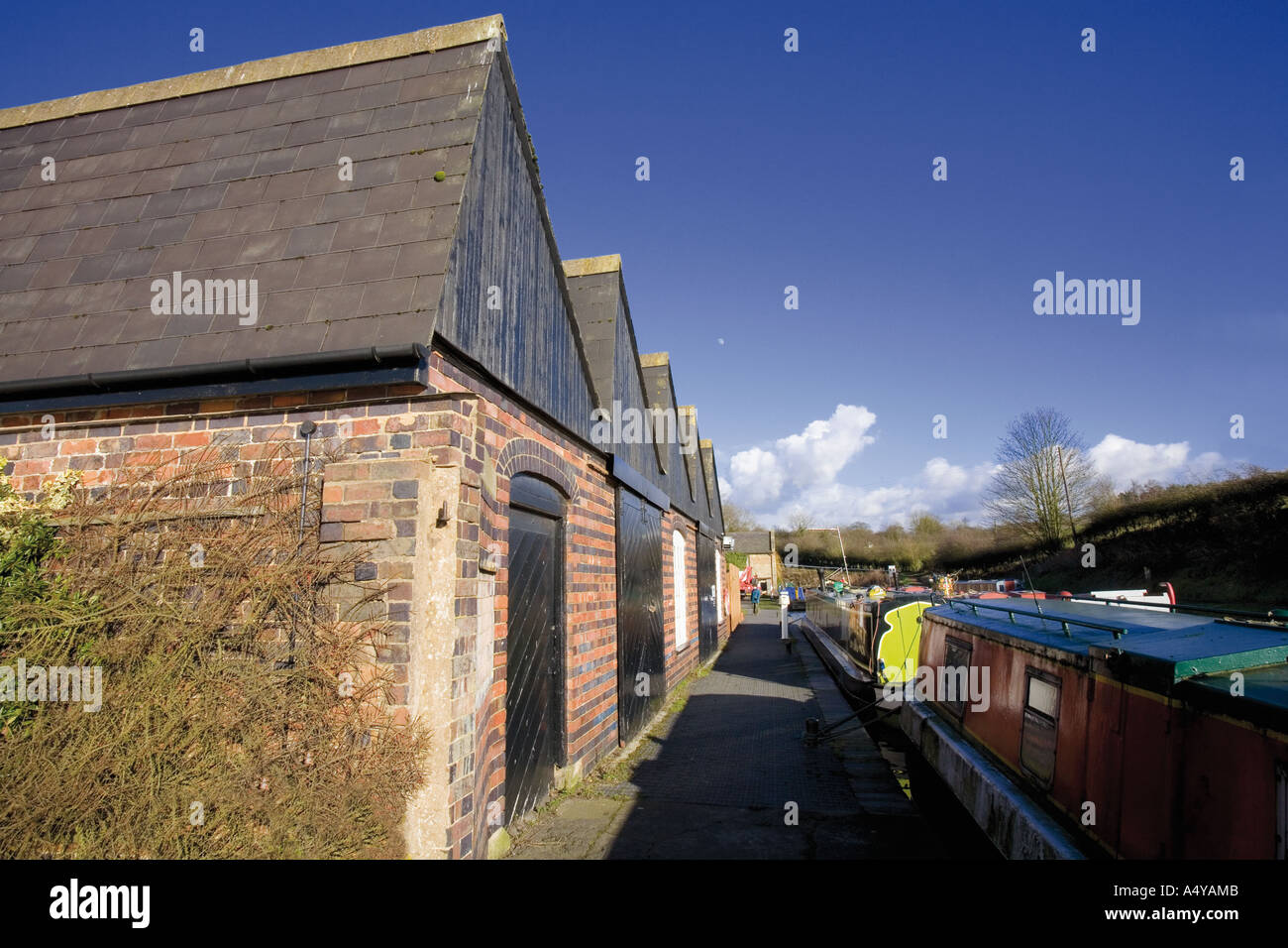 Tardebigge Canal Village Worcester and Birmingham canal Worcestershire ...
