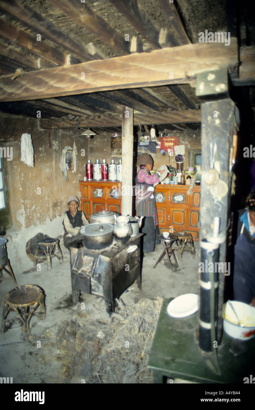 Poor house kitchen hi-res stock photography and images - Alamy