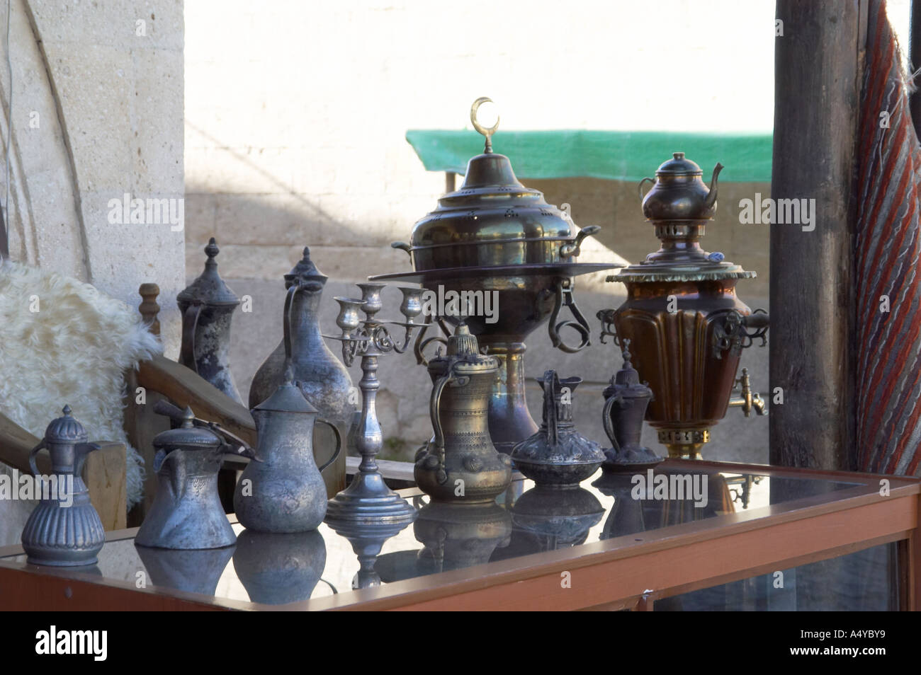Pottery urns hi-res stock photography and images - Alamy